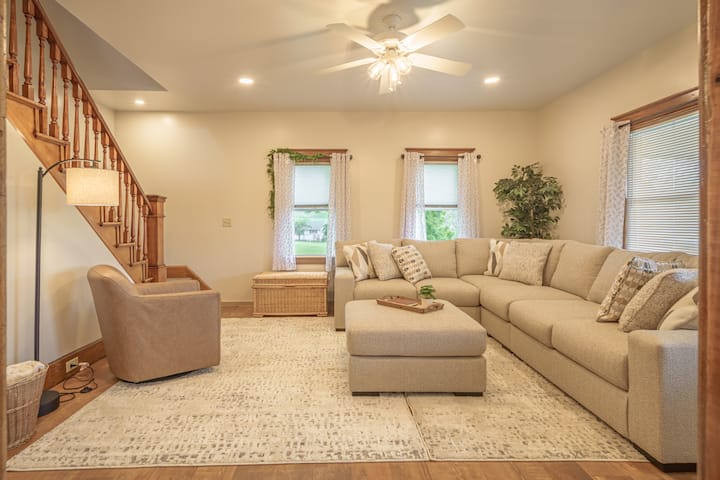 Moo Haven Family Farmhouse - Satellite, Elysburg