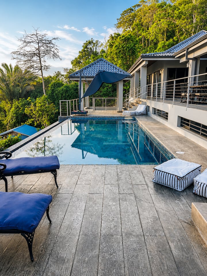 Luxury Jungle Villa W/ Pool, Gym & Views - Belize