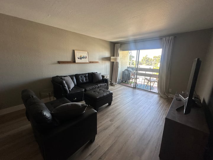Walk Everywhere! Grand Lake Condo, Fast Sf Transit - Oakland, CA