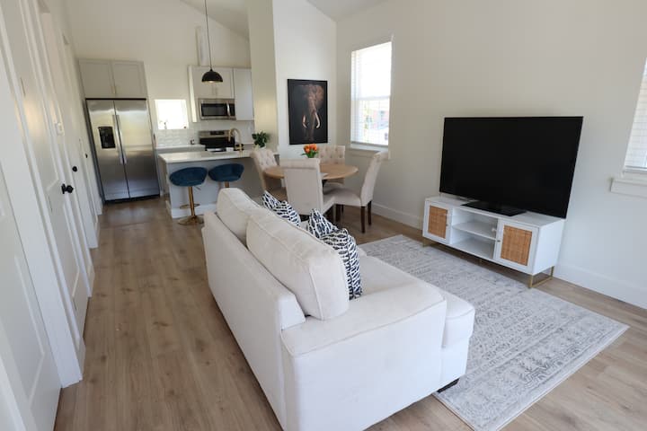 Luxury New 2br Guesthouse- Safe&desirable Location - St. Petersburg, FL