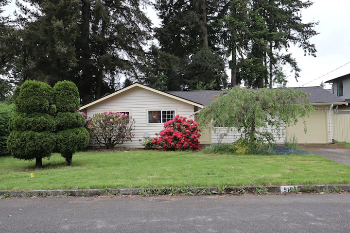 Cozy Rambler For Your Vacation And Relaxation - Bellevue, WA