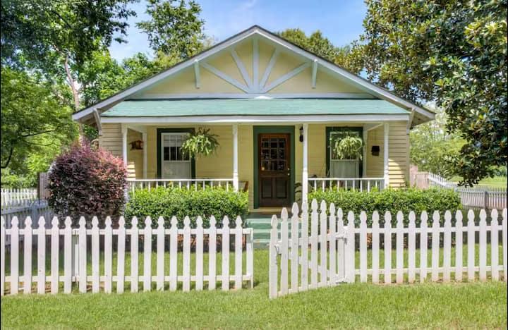 Downtown Yellow Cottage - Aiken, SC