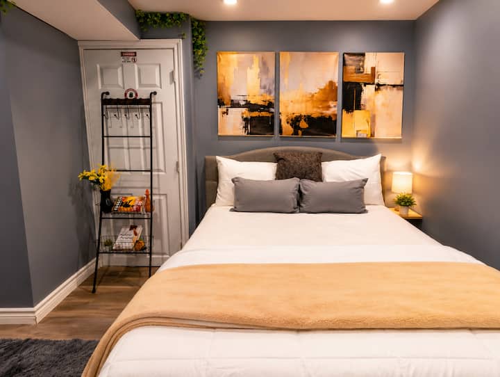 Modern 2br Suite | 2bath | Private Entry & Parking - Ajax