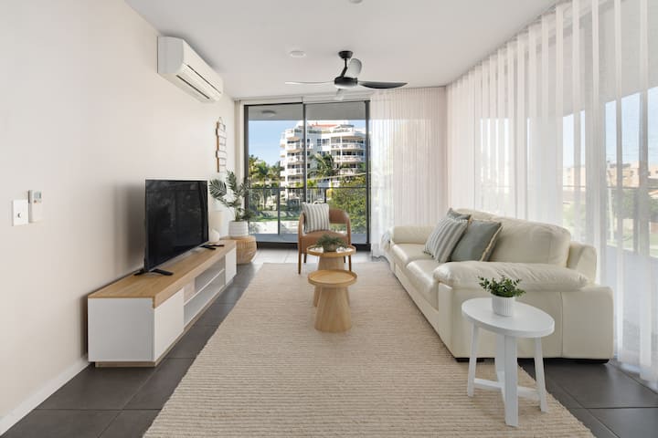 Stylish & Modern 3br Apt W/ Parking, Pool & Gym! - Sunshine Coast
