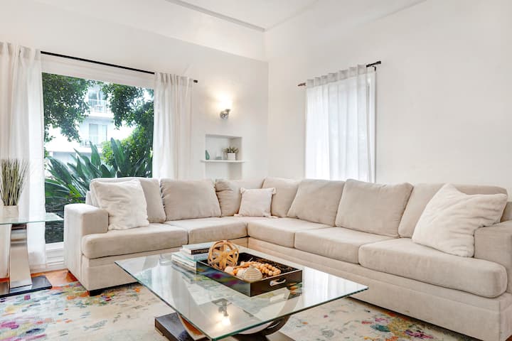 Home In Beverly Hills - Beverly Hills, CA