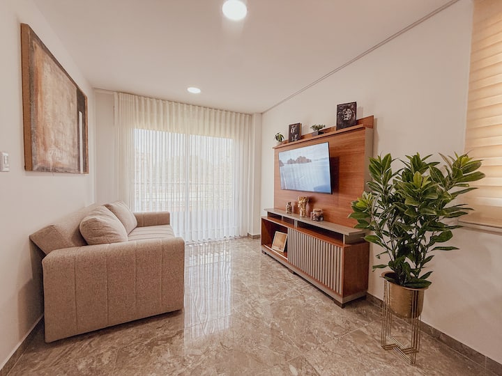 Stylish Spacious Apto With Ac Near La 70, Laureles - Medellín
