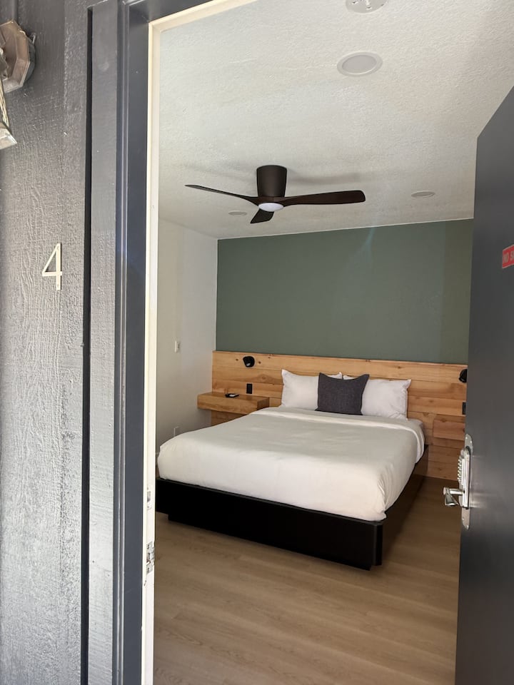 Granite Ridge Hotel - Room 4 - Bass Lake, CA