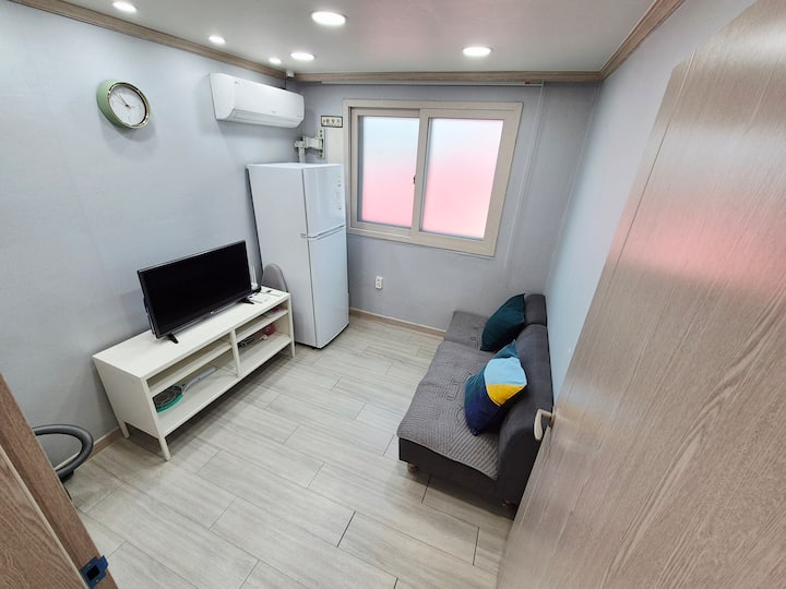 #3 [Hola House] 2min Hyochang Park Stn. - South Korea