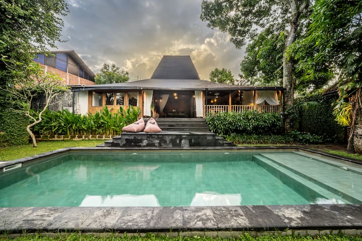 3br Tropical Villa In Canggu | Pool & Open Living - Australia