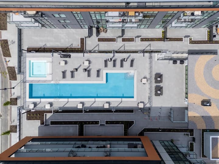 Upscale Retreat | Pool | Hot Tub | Gym | Sauna - Kelowna