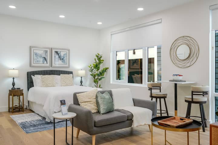 Luxury Studio @ Boston Landing W/ Rooftop Lounge - Boston, MA