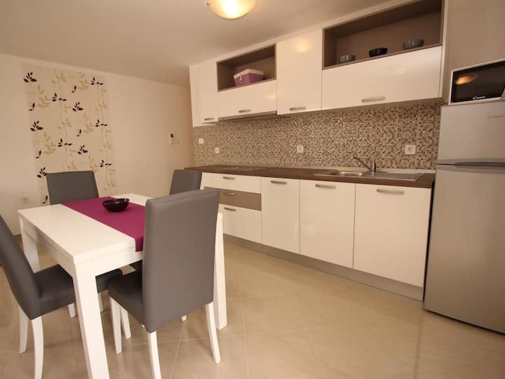 Gorica Ii A2+1 Br.5 By Interhome - Baška