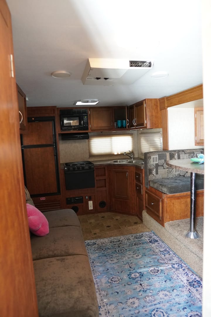 Farm Camper Near 101 Close To Ventura Harbor - Ventura, CA