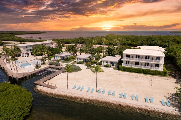 Villa W/ Ocean Views & Front Porch! Free Breakfast - Islamorada, FL