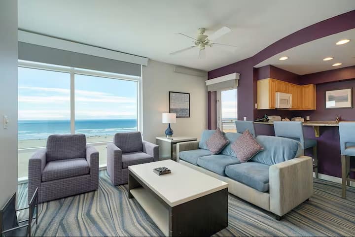3br Oceanfront Penthouse, Pool, Hot Tub, Beach - Seaside, OR