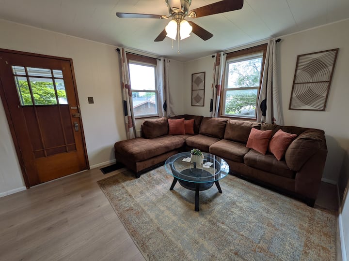 The Mod Nest : 2 Bedroom/2 Bath W Parking - Maryville, IL