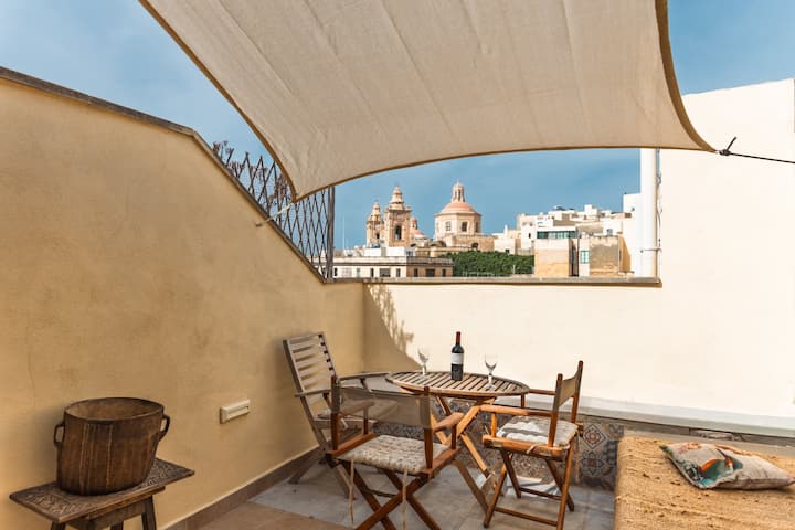 Cosy Maltese 2br Townhouse - Valletta, Malta