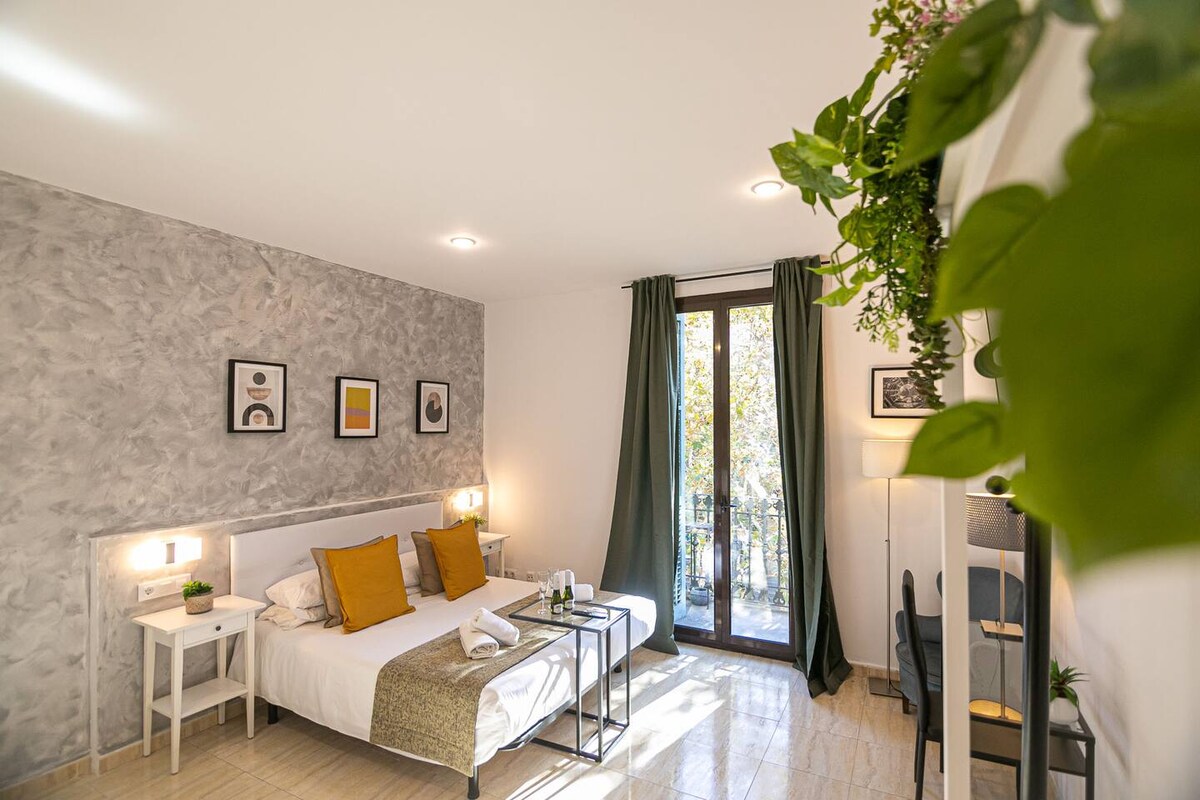 Spacious double room with balcony ensuite bathroom - Houses for Rent in ...