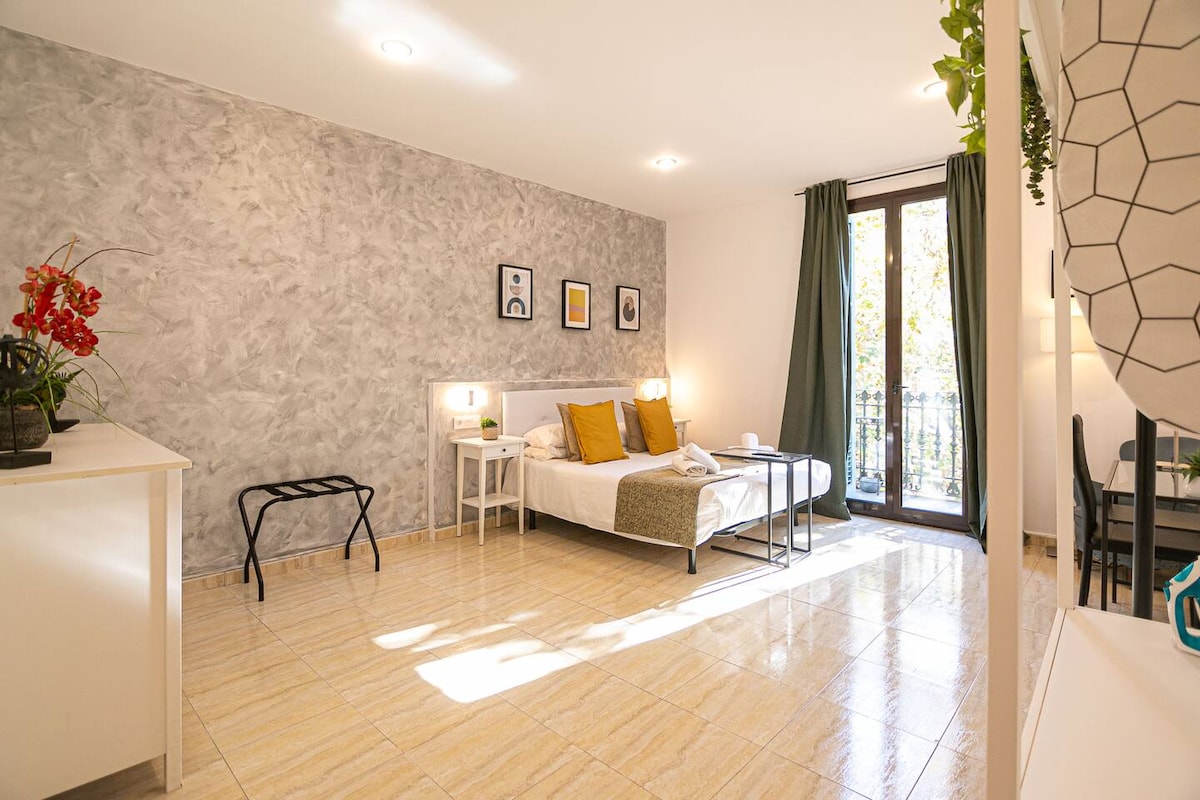 Spacious double room with balcony ensuite bathroom - Houses for Rent in ...