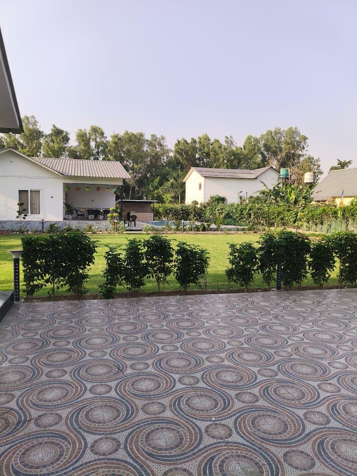 Farmstay In Noida - 노이다