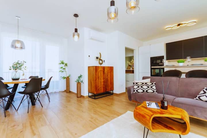 Sunny Spacious Retreat W 2 Balcony & Ac - Budapeste