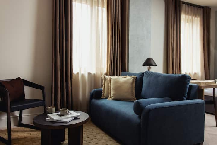 Fulham Broadway | Large Studio - London
