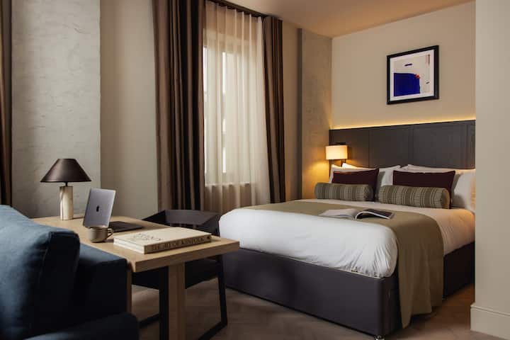Fulham Broadway | Large Studio - Fulham