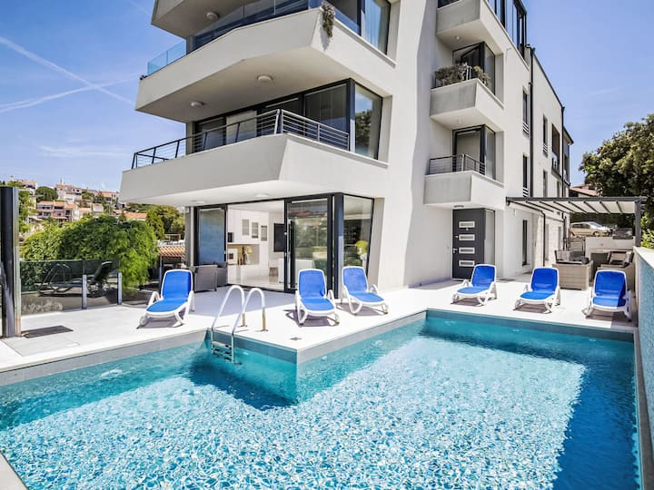 Luxury Apartment Kevin By Interhome - Pula