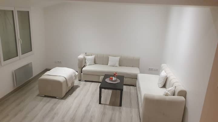 Joli Appartement Au Calme, Parking Privé Sécurisé - Vedène