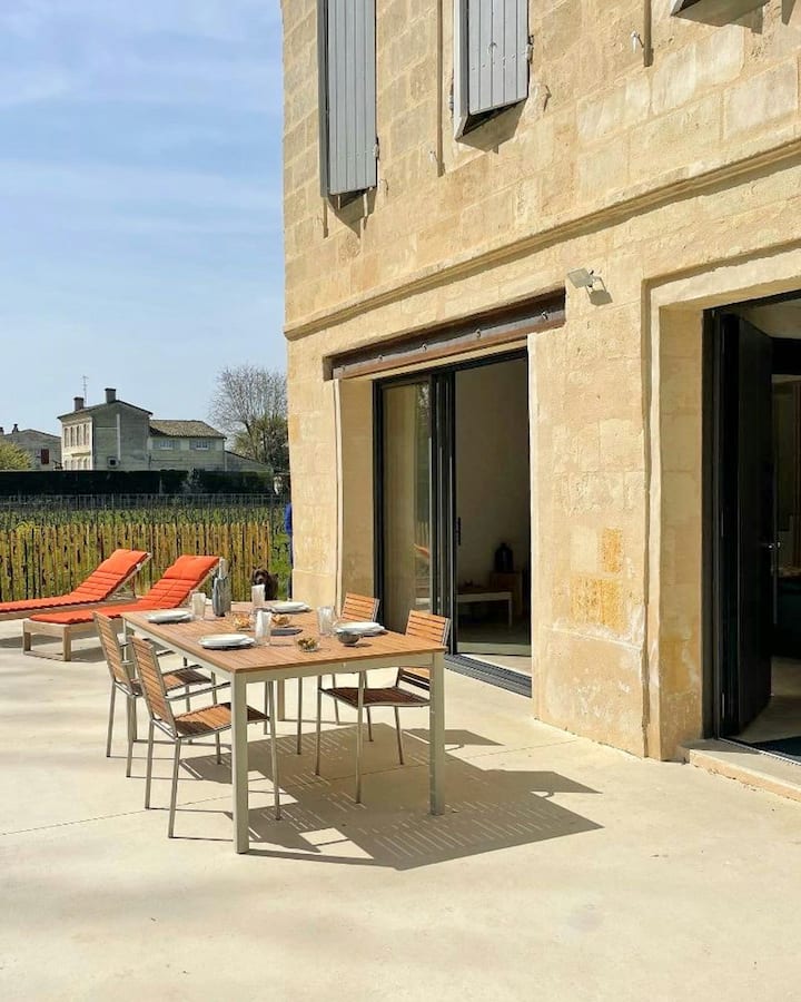 Stone House On The Banks Of The Dordogne - Libourne