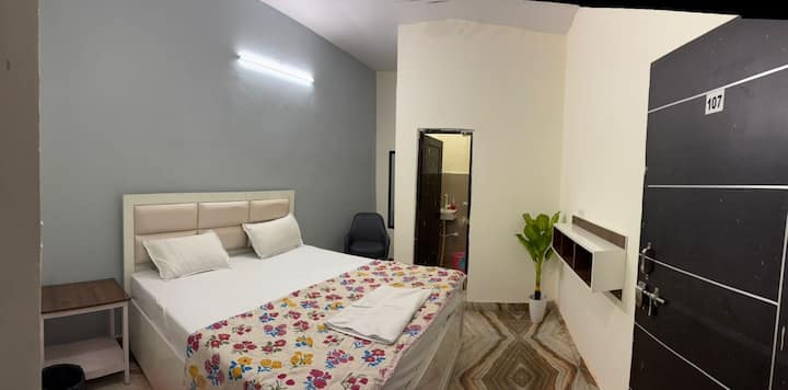 Luxury Modern Hotel Room - Ghaziabad