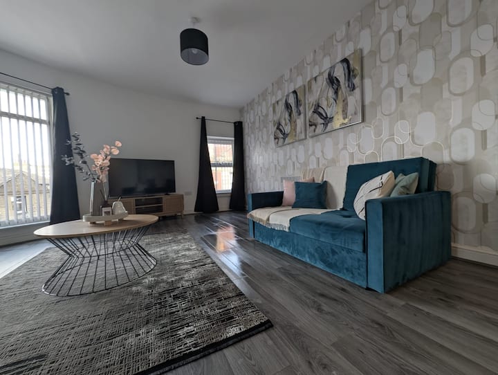 The Wesley Flat | Elegant Leeds Retreat - Leeds
