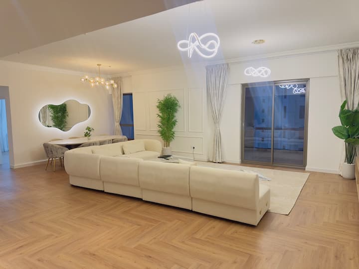 Luxury 4br+maid In Jbr - Furnished - Walk To Beach - Dubai