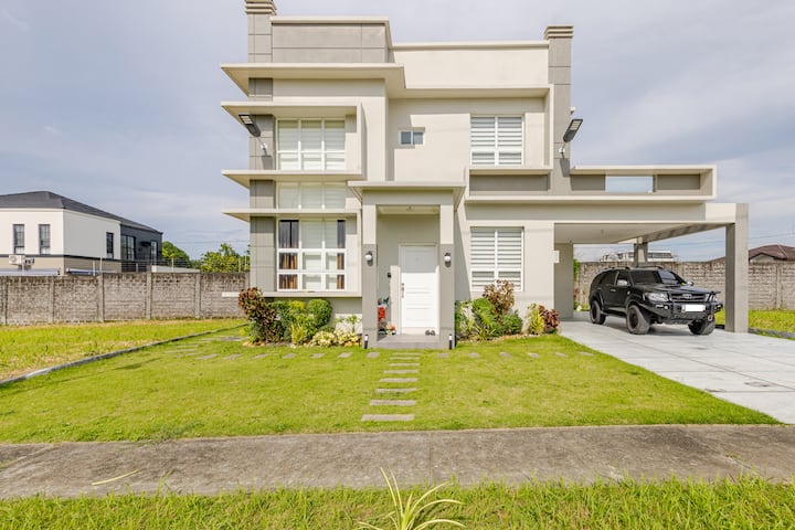 The Luxe Guesthouse - South Forbes Silang Cavite - Cabuyao
