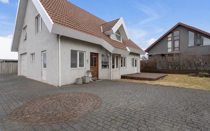 Large Family Home Near Downtown Reykjavík - Islande