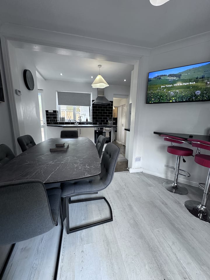 4 Bed House Wollaton Driveway Hot Tub - Nottingham
