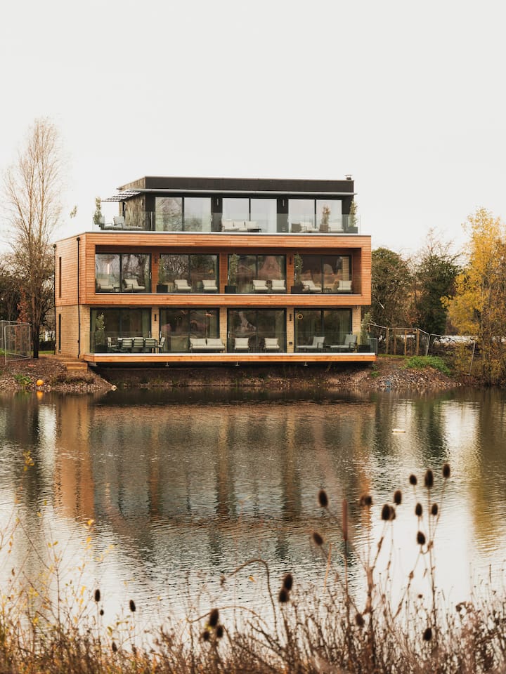Lilly Lake Cotswold Waters - Lechlade