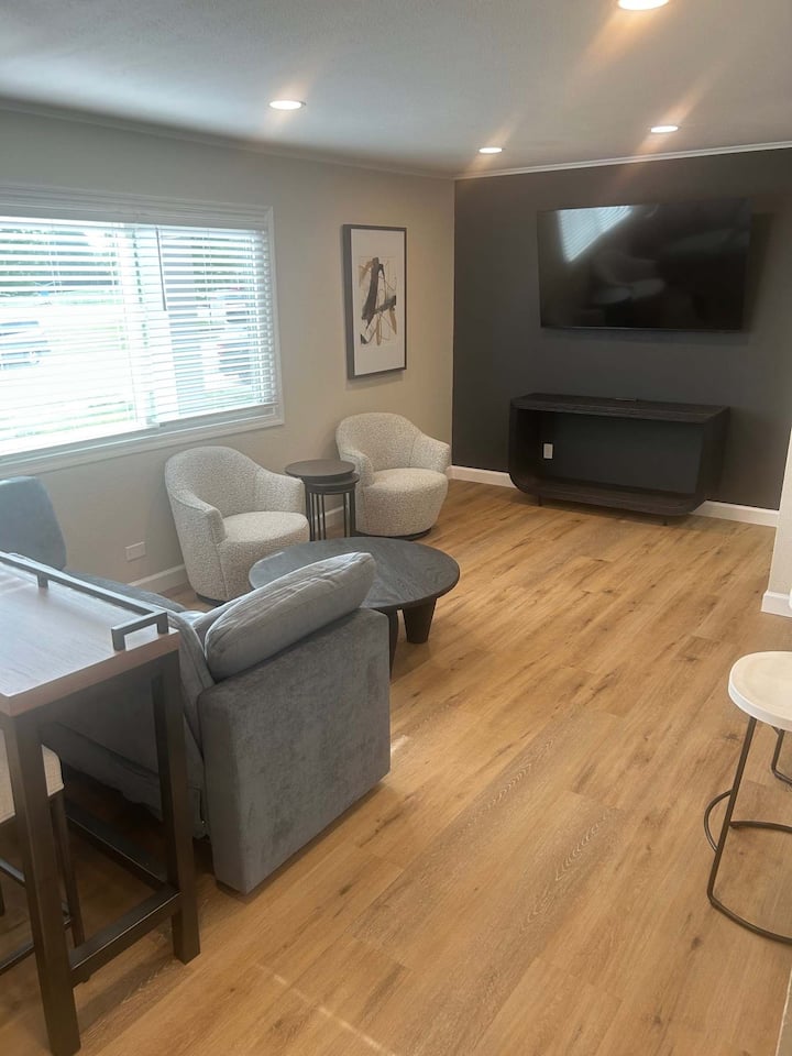 Newly Renovated Unit In Central Spfld! #201 - Chatham, IL