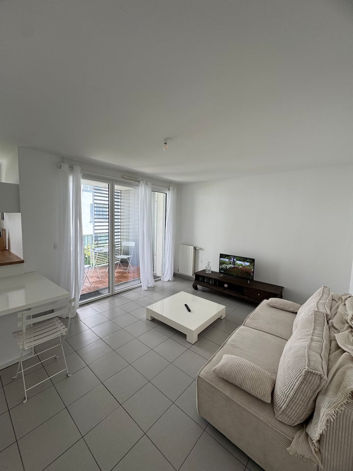 ÉLégant T2 Moderne • Balcon + Parking à Bordeaux - Burdeos