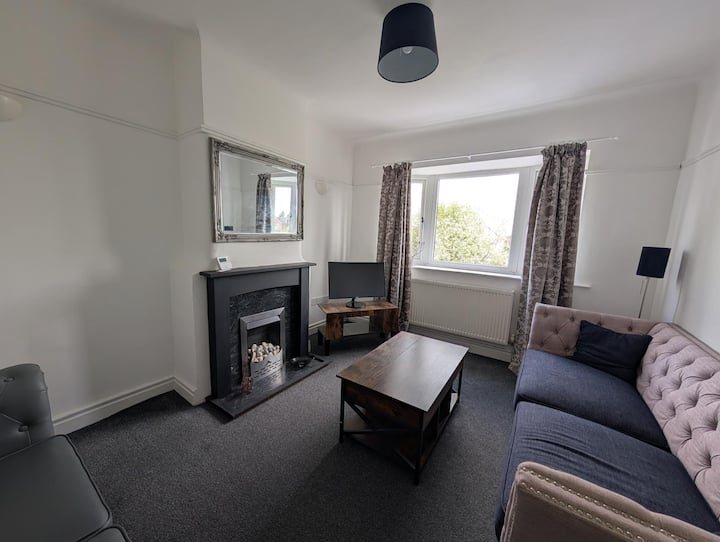 Entire Apartment Just Minutes From Historic  City - Chester, UK