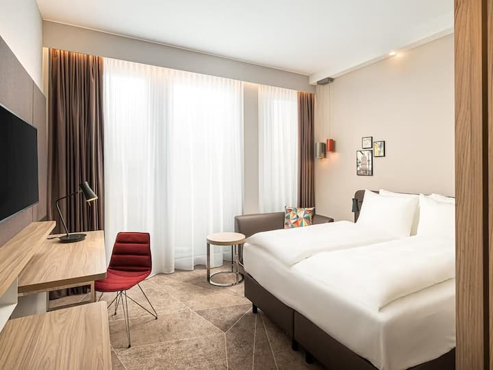 Standard 1 Queen Bed | Holiday Inn Mannheim - Mannheim