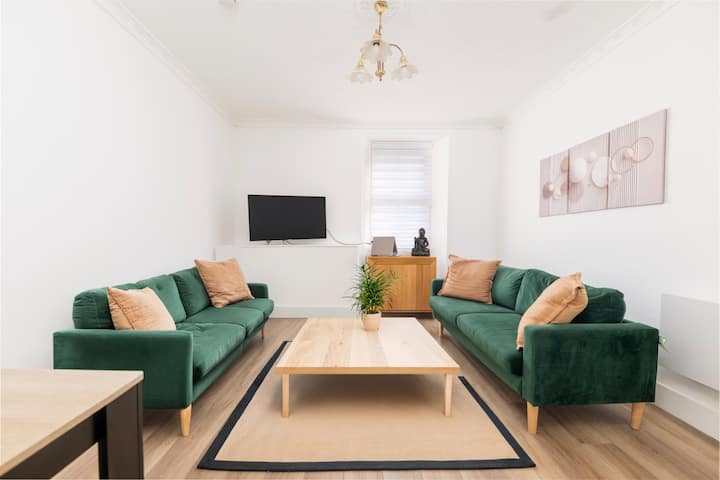 2 Bedroom City Apartment - Inverness