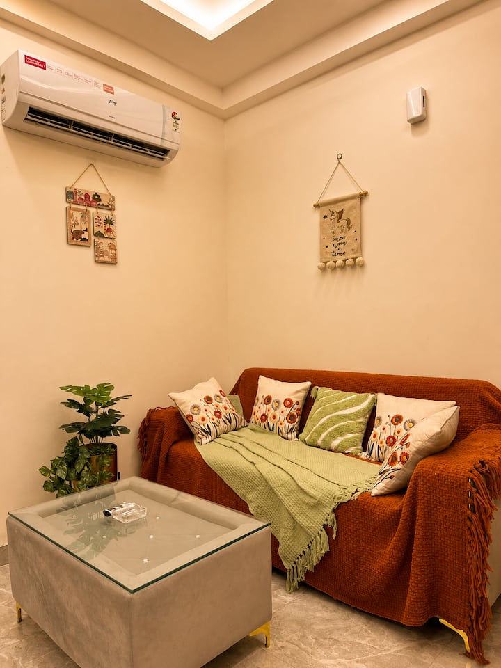 House Of Rashe | Cozy 1bhk Near Golf Course Road - Gurugram