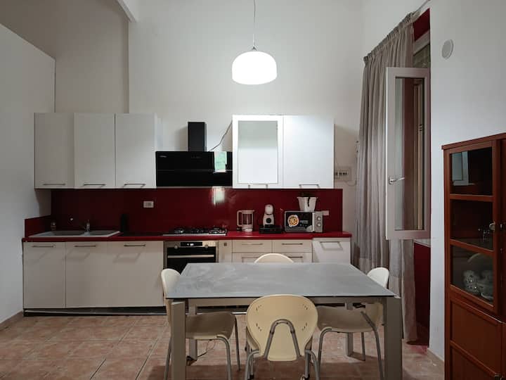 Appartamento Indipendente Al Centro Di Sassari. - Sassari