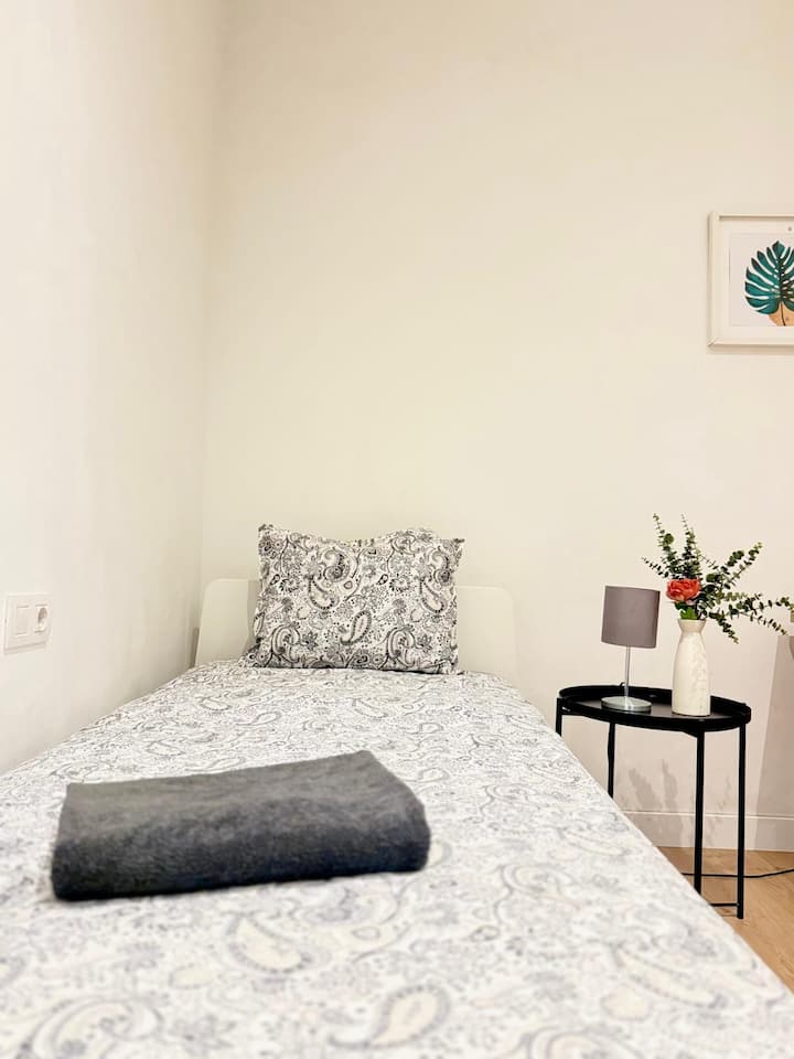 Space For 3 - Barcelona