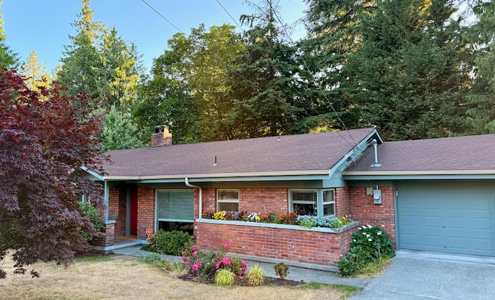 Spacious 3br  Free Parking  Near Uw & Downtown - Seattle, WA