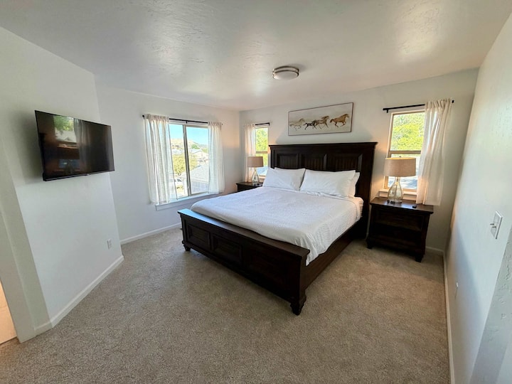 Cantril House - King Beds - Game Room - Downtown - Castle Rock, CO