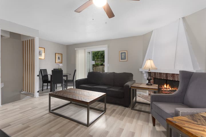 Beautiful 2 Bdrm Home Minutes From Arrowhead  | 70 - Kansas City, MO