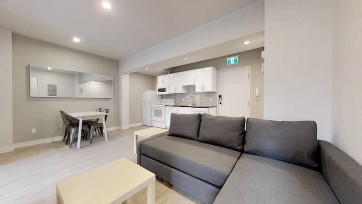 Cozy 2br/1ba Apartment Next To Metro Papineau - Laval, Quebec, Canadà