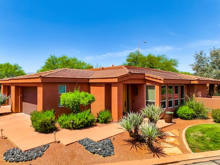 Pool & Hot Tub Access!  Gated Santa Clara Getaway - St. George, USA